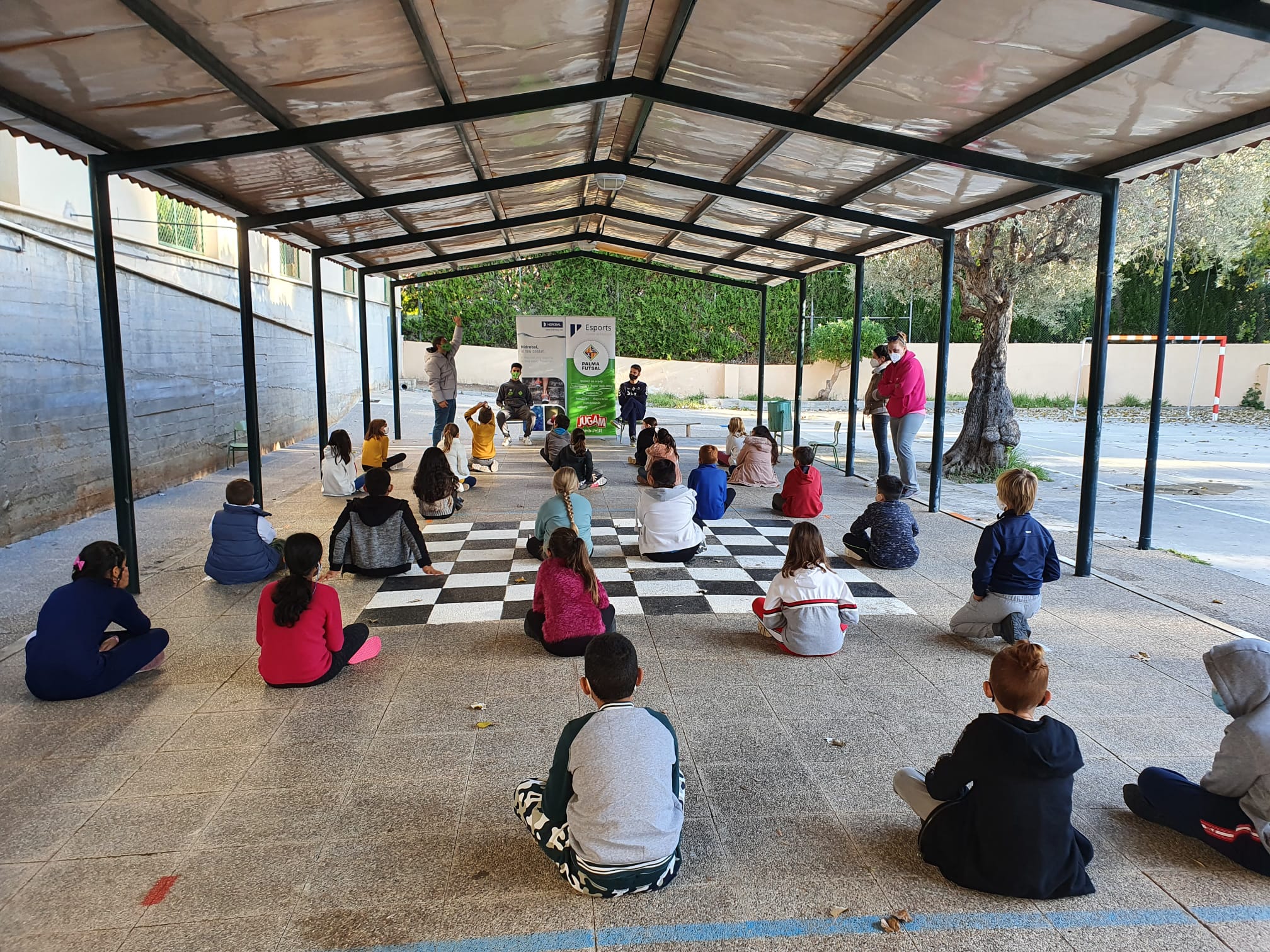 Jugam amb l’èlit al CEIP Xaloc ! | CEIP Xaloc